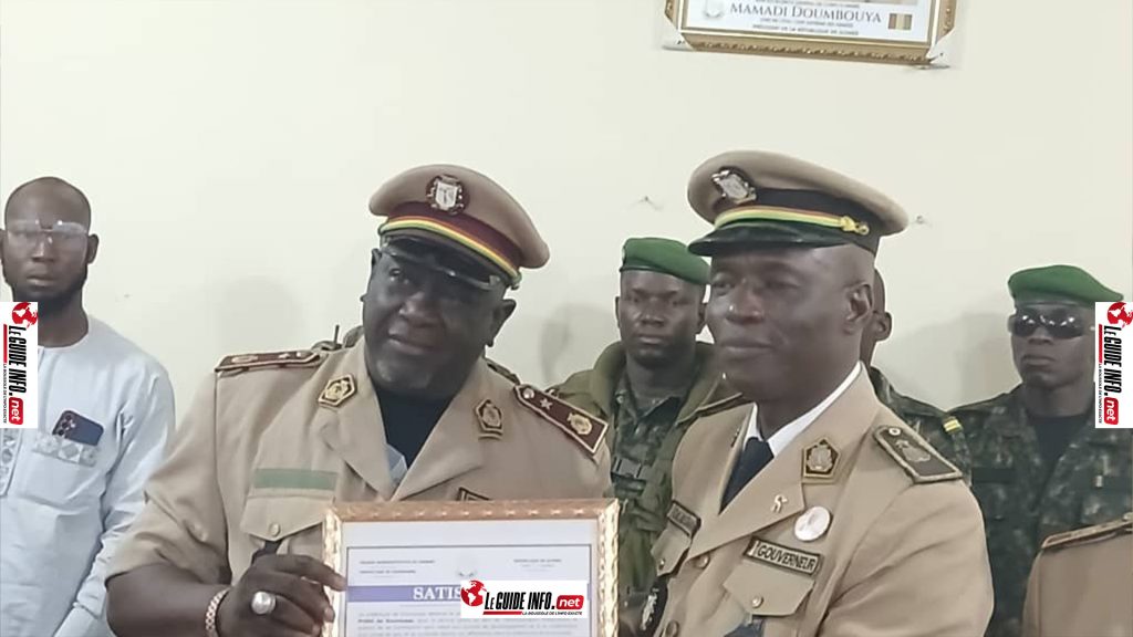 Changement de Commandement : Passation de Service à Kouroussa entre le ...